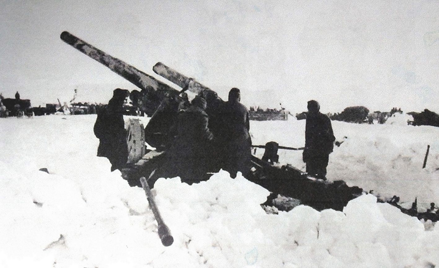 150mm s.FH18 howitzer of German artillery in World War II - iNEWS