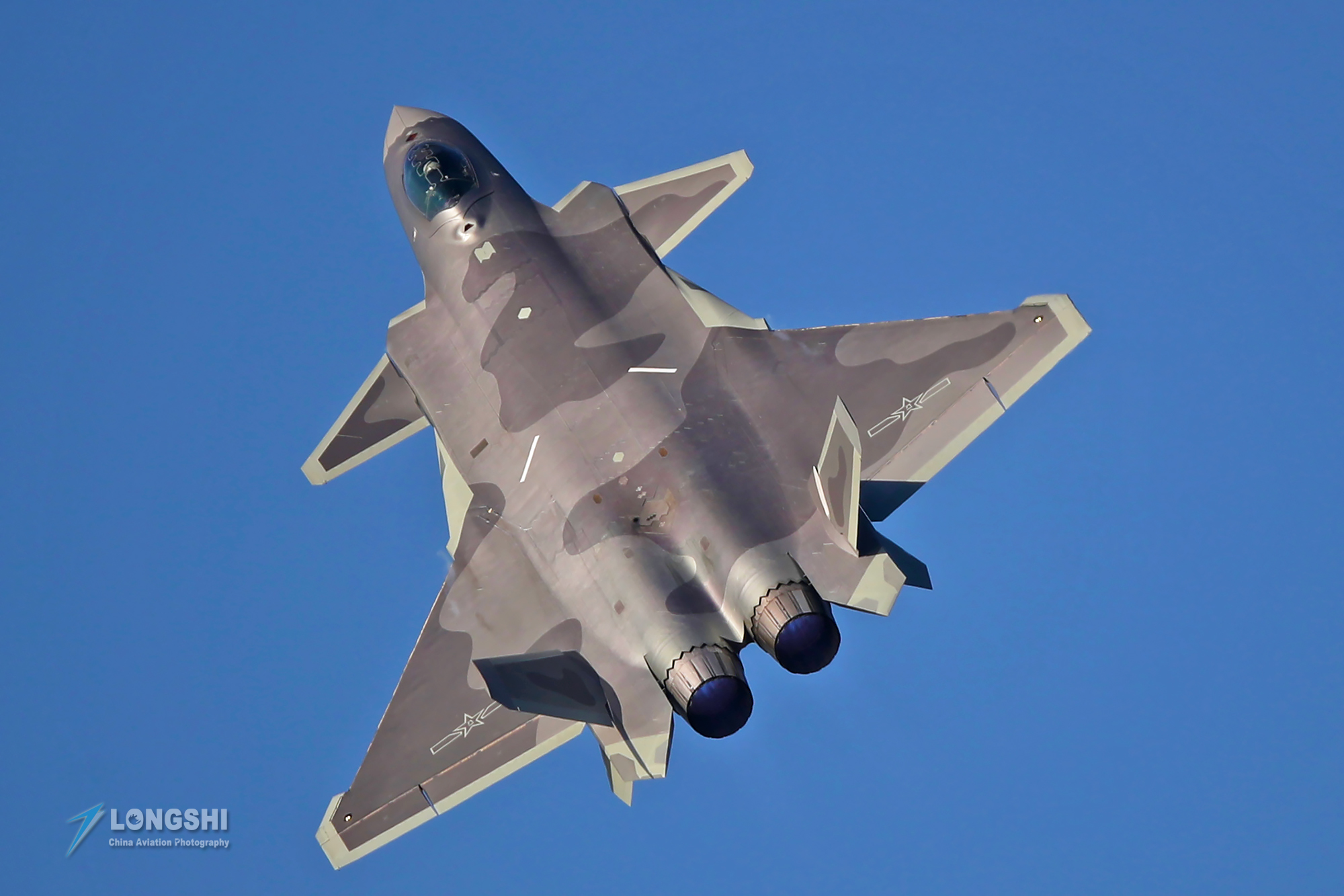 The J-20 fighter jets made their debut, 15 aircraft in 3 formations ...