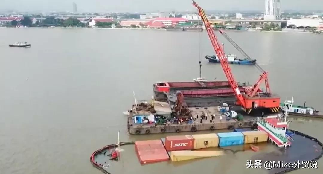 51 containers fell into the water!Two container ships collided ...