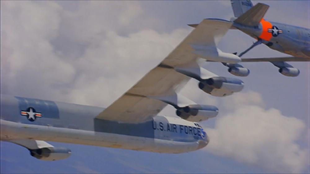 B-52 crashed with 14 hydrogen bombs falling, and one almost detonated ...