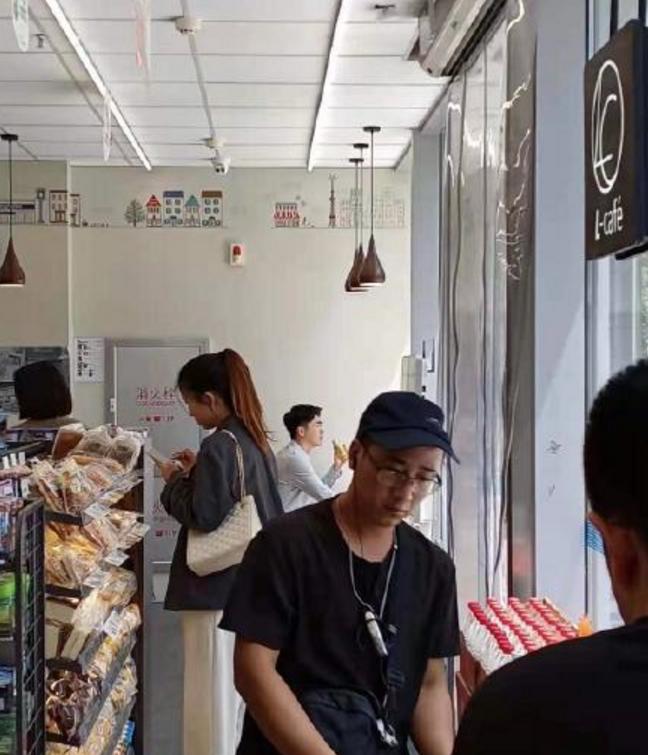 Lin Xinxin uses two pictures to illustrate the difference between ...