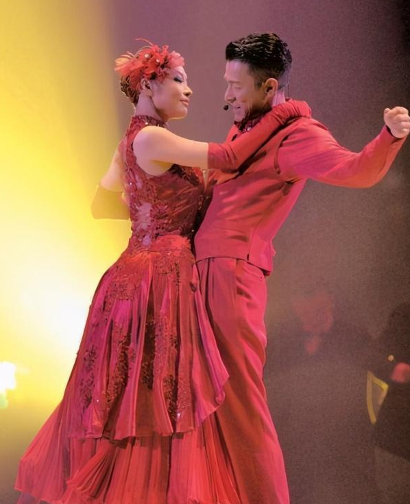 Andy Lau, the "queen female dancer", followed Hua Zai at the age of 16 ...