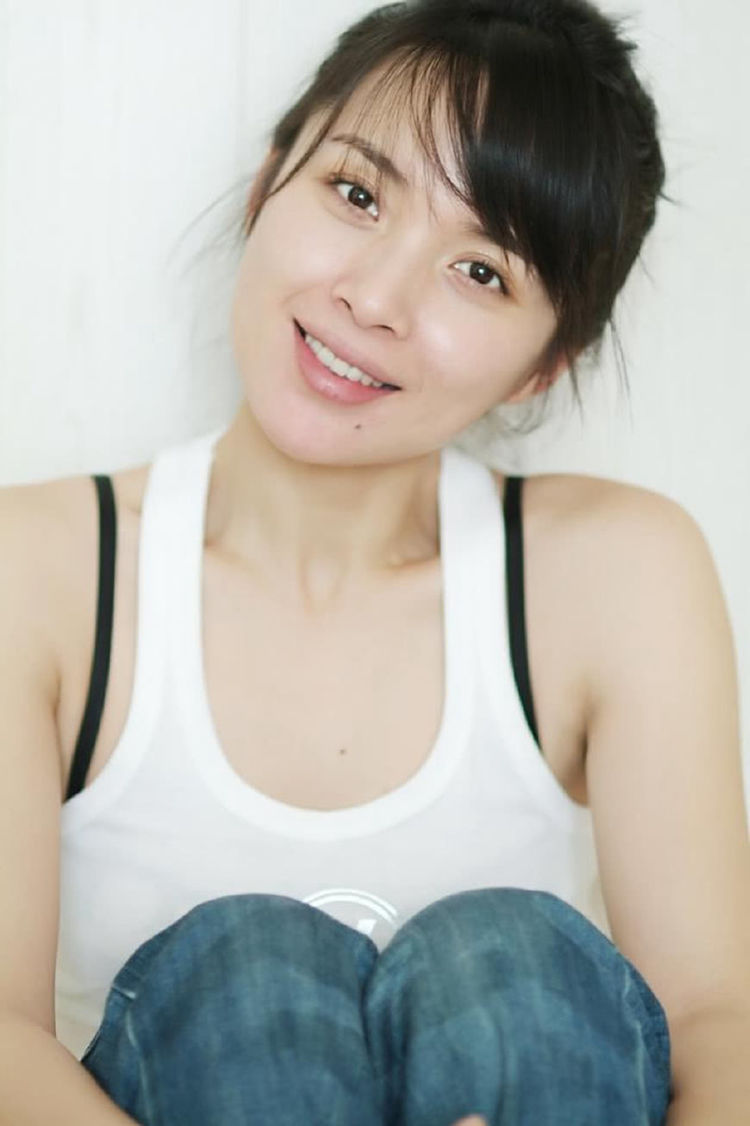 A recent photo of Jin Dong's wife Li Jia. Li Jia had been married for ...