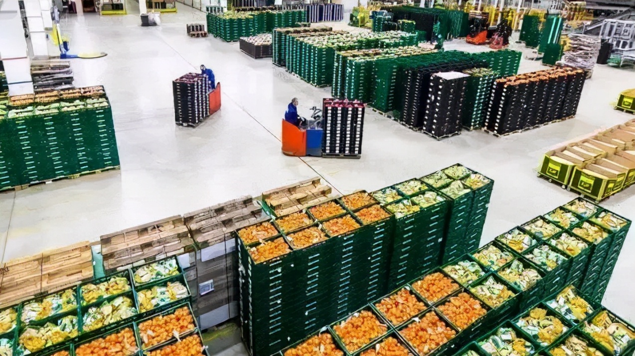 Fresh food 2B and 2C are both hot and cold. Where is the fresh food ...