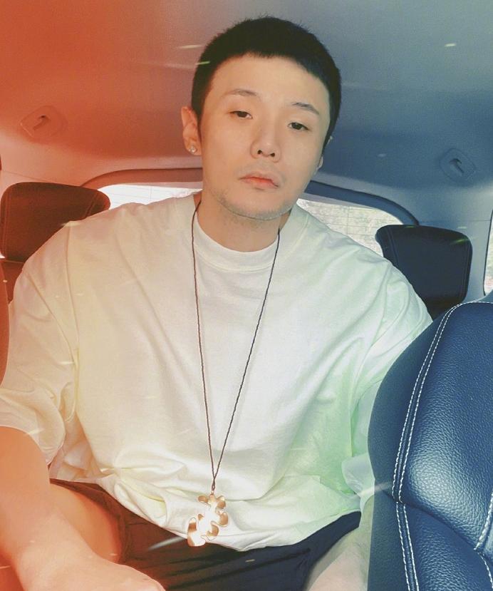 Li Ronghao took a handsome selfie and confidently said that fans have a ...