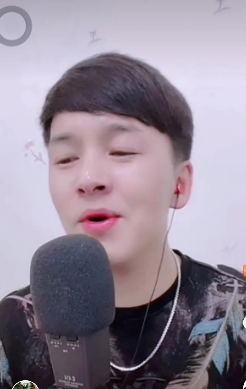 Tenzin Nima's "Nanping Evening Bell" interprets a kind of briskness of ...