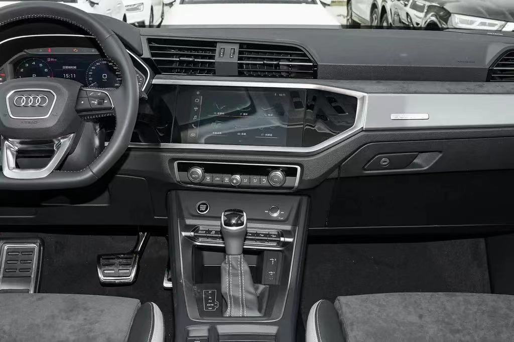 What is the reason for the black screen of the Audi Q3 central control ...