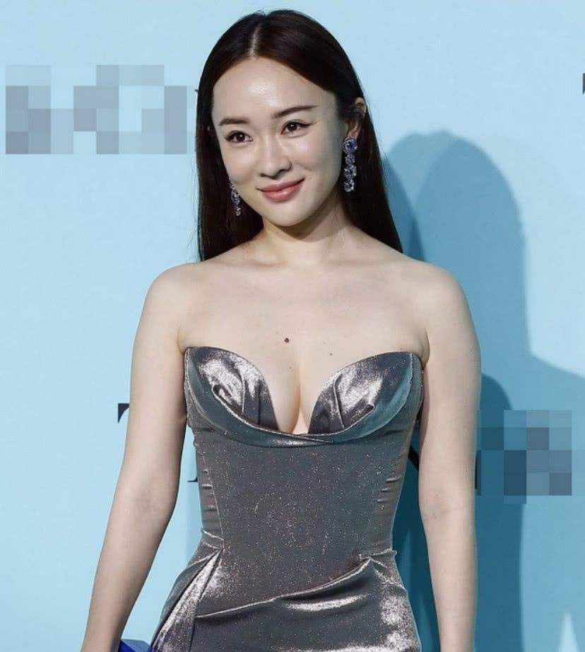 Huo Siyan has a beautiful face and a hot body, and her mature charm is really irresistible - iNEWS