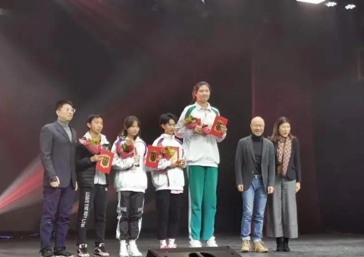 Next Yao Ming!37+8 ruled the audience, 14-year-old broke through 2.26 ...