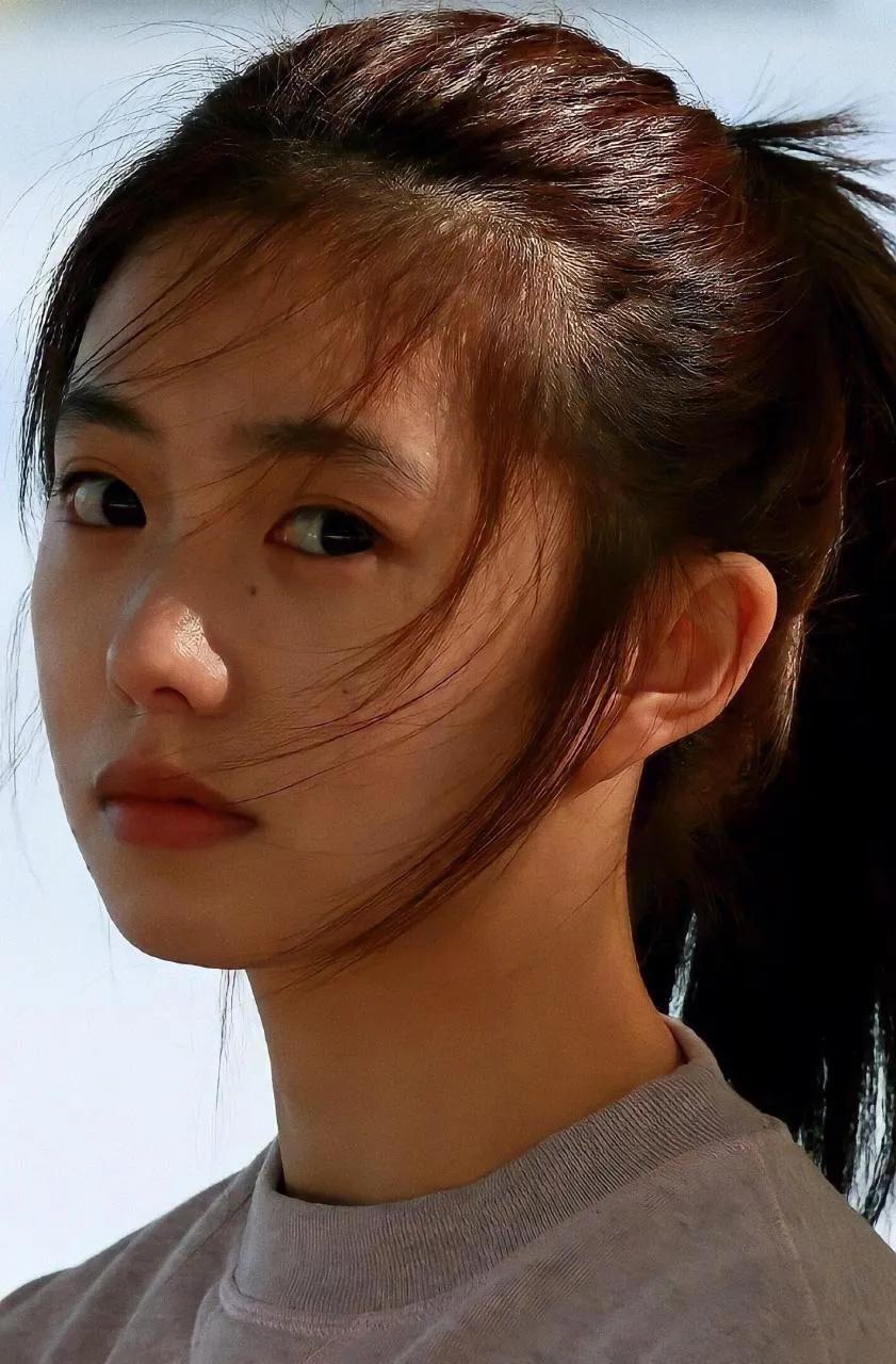 Liu Haochun's photo is beautiful and elegant - iNEWS