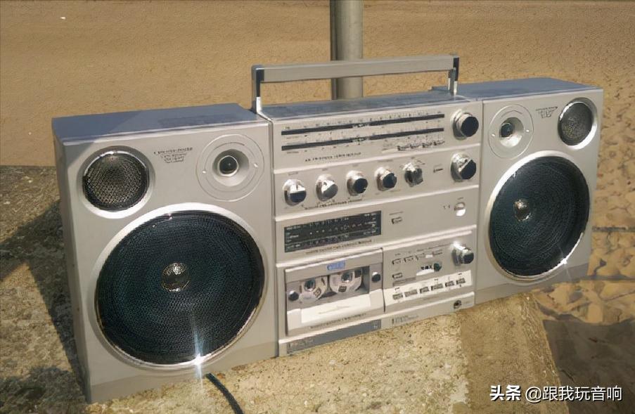 In the 1980s, Philips launched the D8614 three-piece stereo audio radio ...