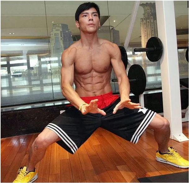 Kung fu star captured the goddess wife by relying on his muscles, but ...