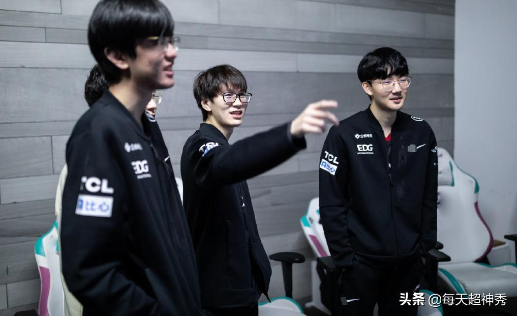 Viper霞掌控賽場，EDG橫掃RA，姿態：iBoy很無奈 - 頭條匯