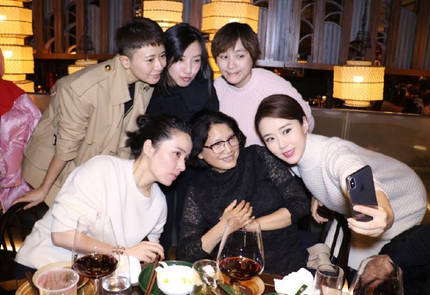 A recent photo of Jin Dong's wife Li Jia. Li Jia had been married for ...