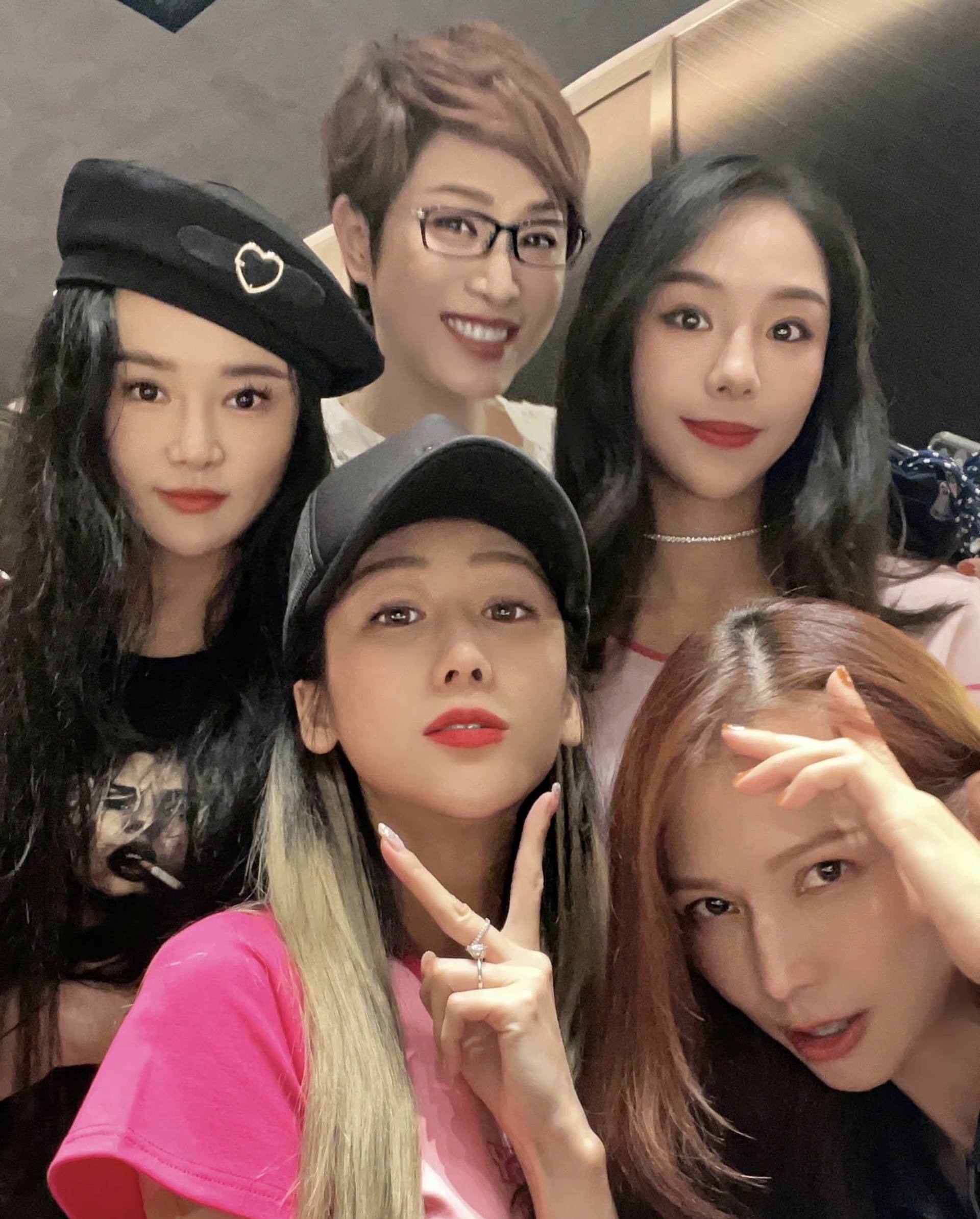 Chen Haomin's 52nd birthday was filled with stars, and his wife Jiang ...