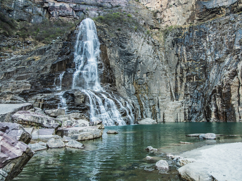 Baoquan Tourism "Weirdness": The waterfall is released in the morning ...