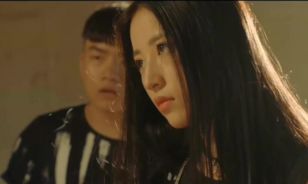 Obviously it is a standard Yujie face, but she is a vigorous girl in life, Xiaohua Zhou Yutong's ...