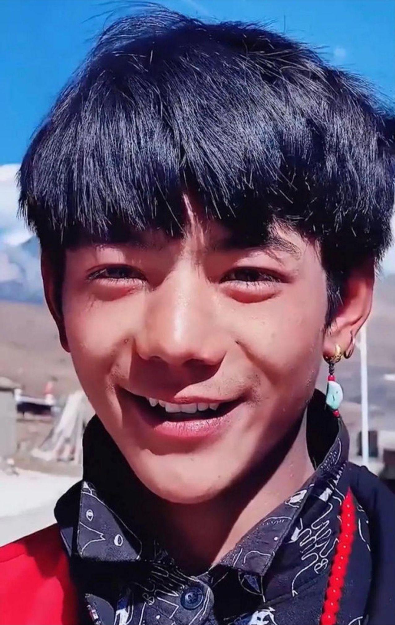 Ding Zhen zoomed in and appeared handsome in variety shows, once again revealing the true ...