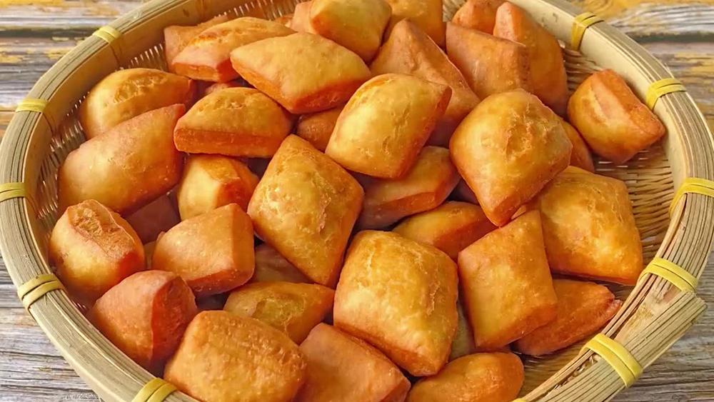 Try the Kazakh specialty snacks, milk tea with Baoer Sak, sweet and ...