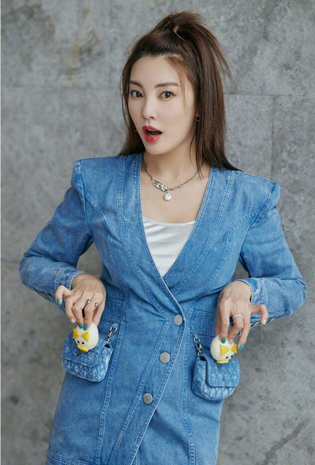 How to wear "blue" in summer?Learn Zhao Liying and Zhang Yuqi's ...