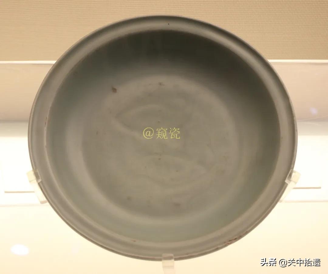 Porcelain type-folding edge plate - iNEWS