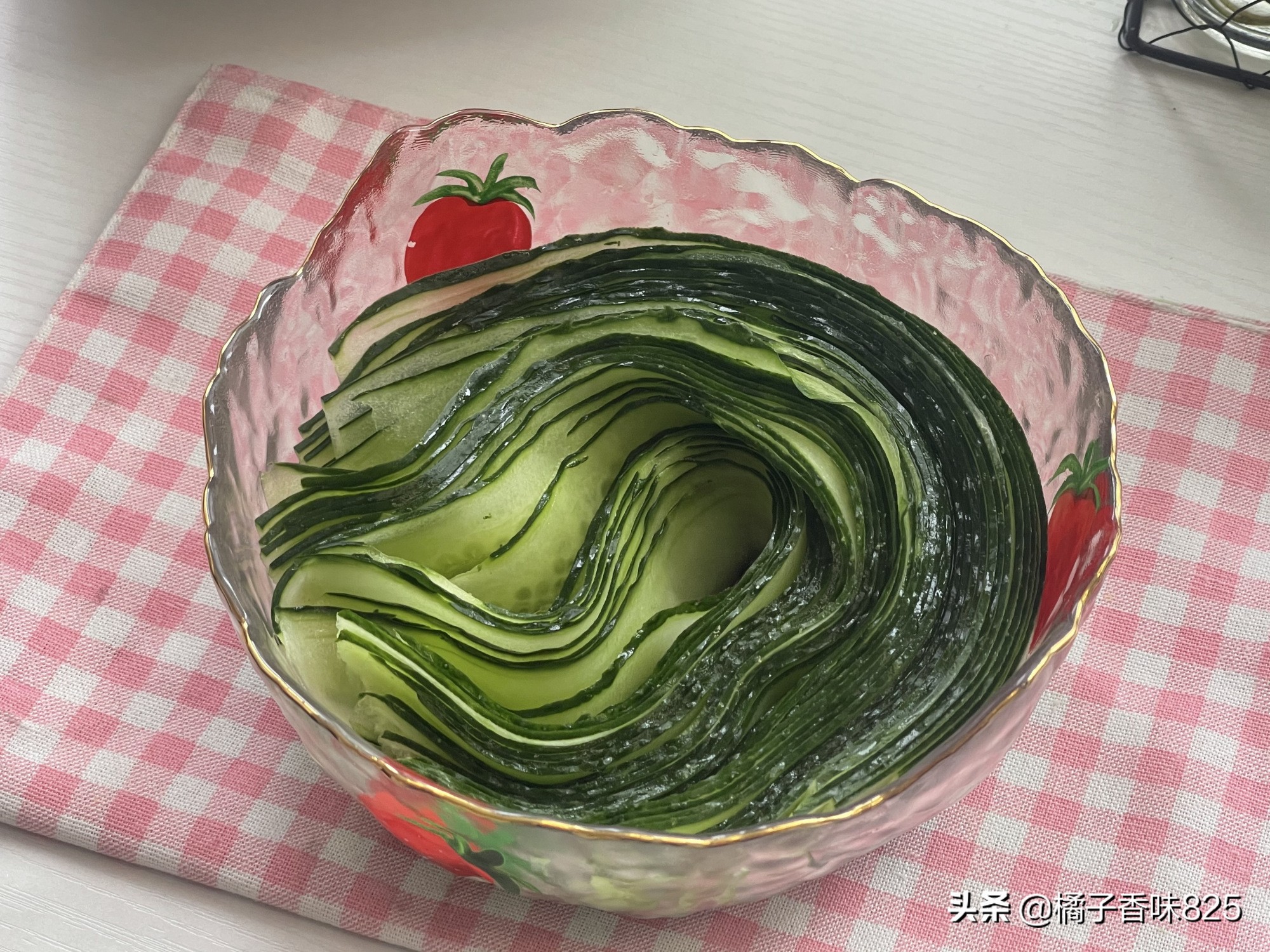 Cucumber is a new way to eat, it is the perfect pair with Sprite, sour ...