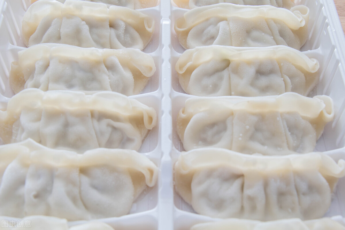 When cooking quick-frozen dumplings, the water temperature is very ...