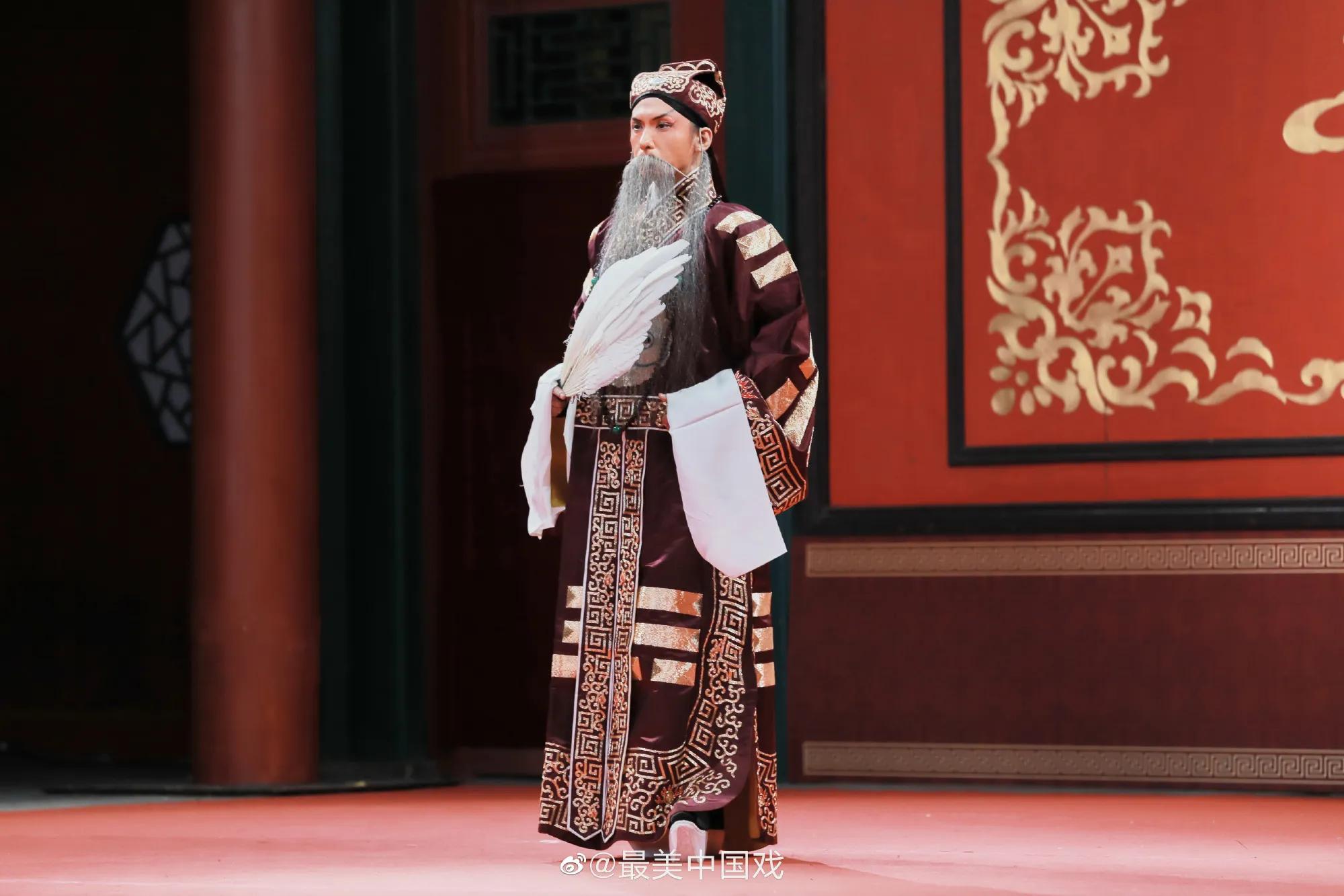 Zhang Qi plays Zhuge Liang and sings Peking Opera, and has been "dual ...