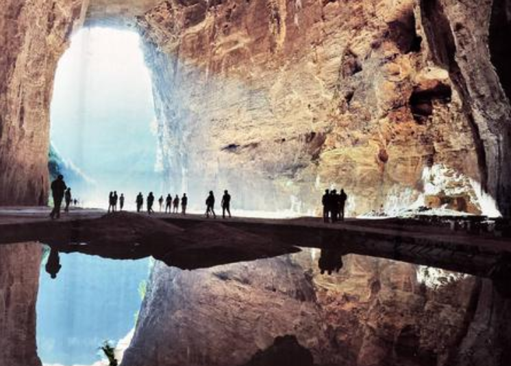 There is a scenic spot in Hubei that is "popular", known as 5A, and has ...