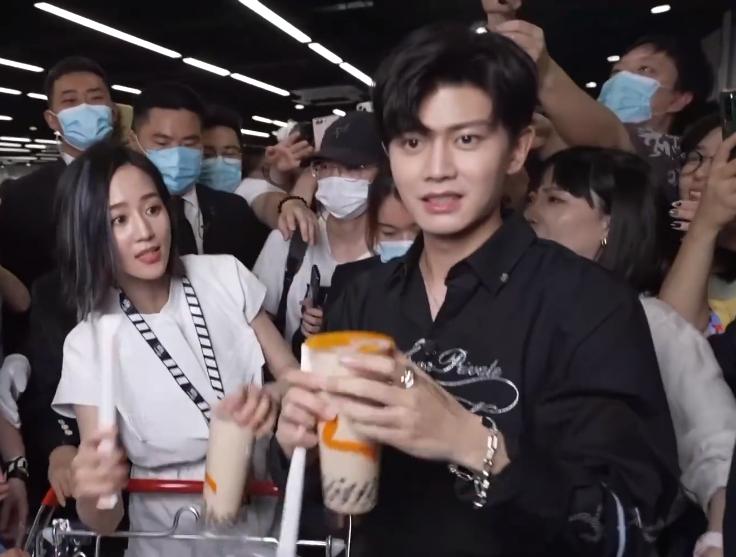 Ren Jialun wanted to change his name when he was sweeping the building ...