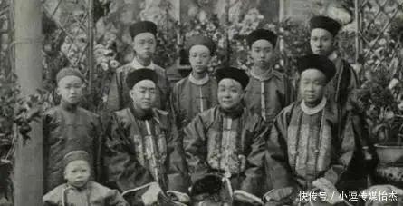 Family photo in late Qing Dynasty - iNEWS