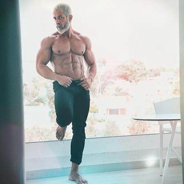 65-year-old uncle fit body 21 years, body is somework, exercise is to ...