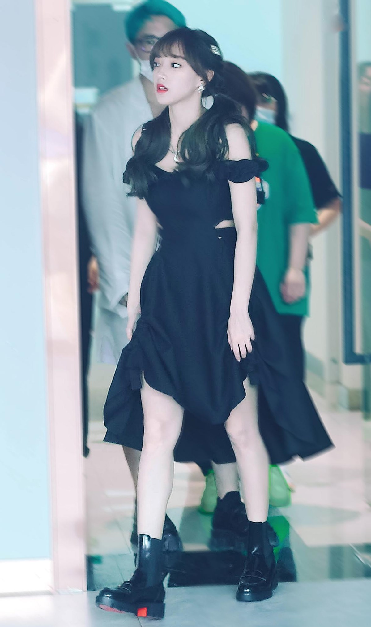 Cheng Xiao beautiful black outfit - iMedia