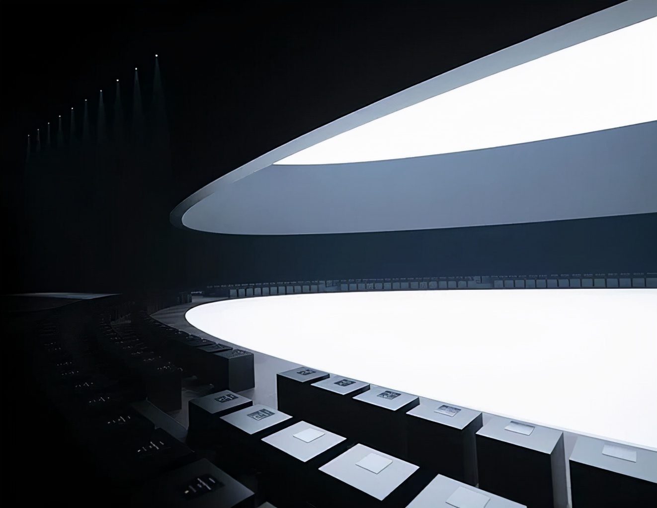 This season's Givenchy has a new meaning again!Do you love it with such ...