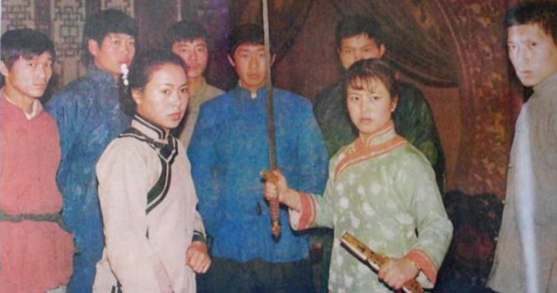 He Zhonghua: From Peking opera martial artist to costume knight, why do ...