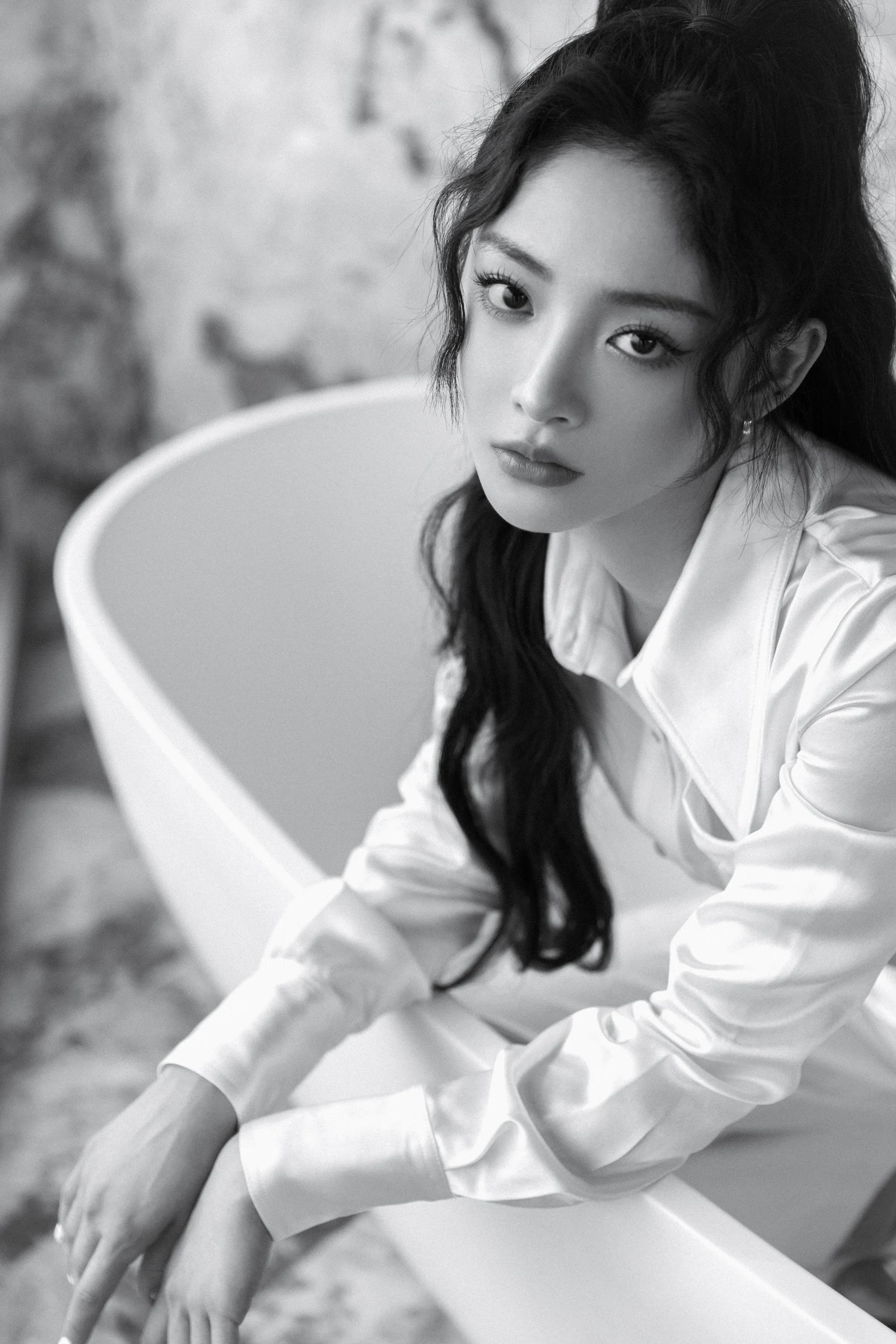 Star Beauty: Lin Siyi, Zhou Jieqiong Photo Album - iNEWS