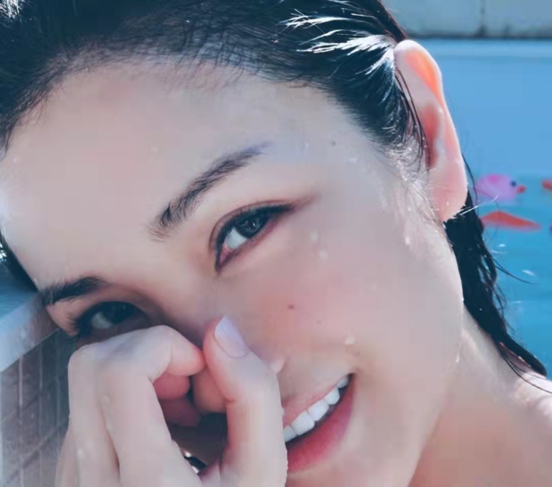The old braces photos were exposed!Hong Kong's famous singer Xie Anqi ...