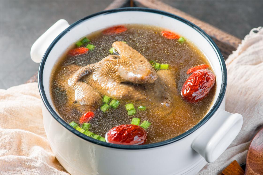 One pigeon wins nine chickens. The stewed pigeon soup can't be blanched ...