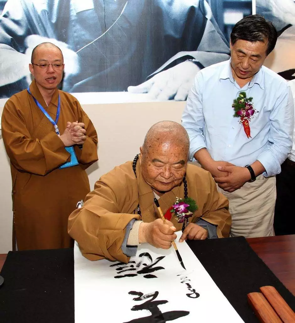 Nebula calligraphy flat ruler sells for 80,000!It is better for a ...