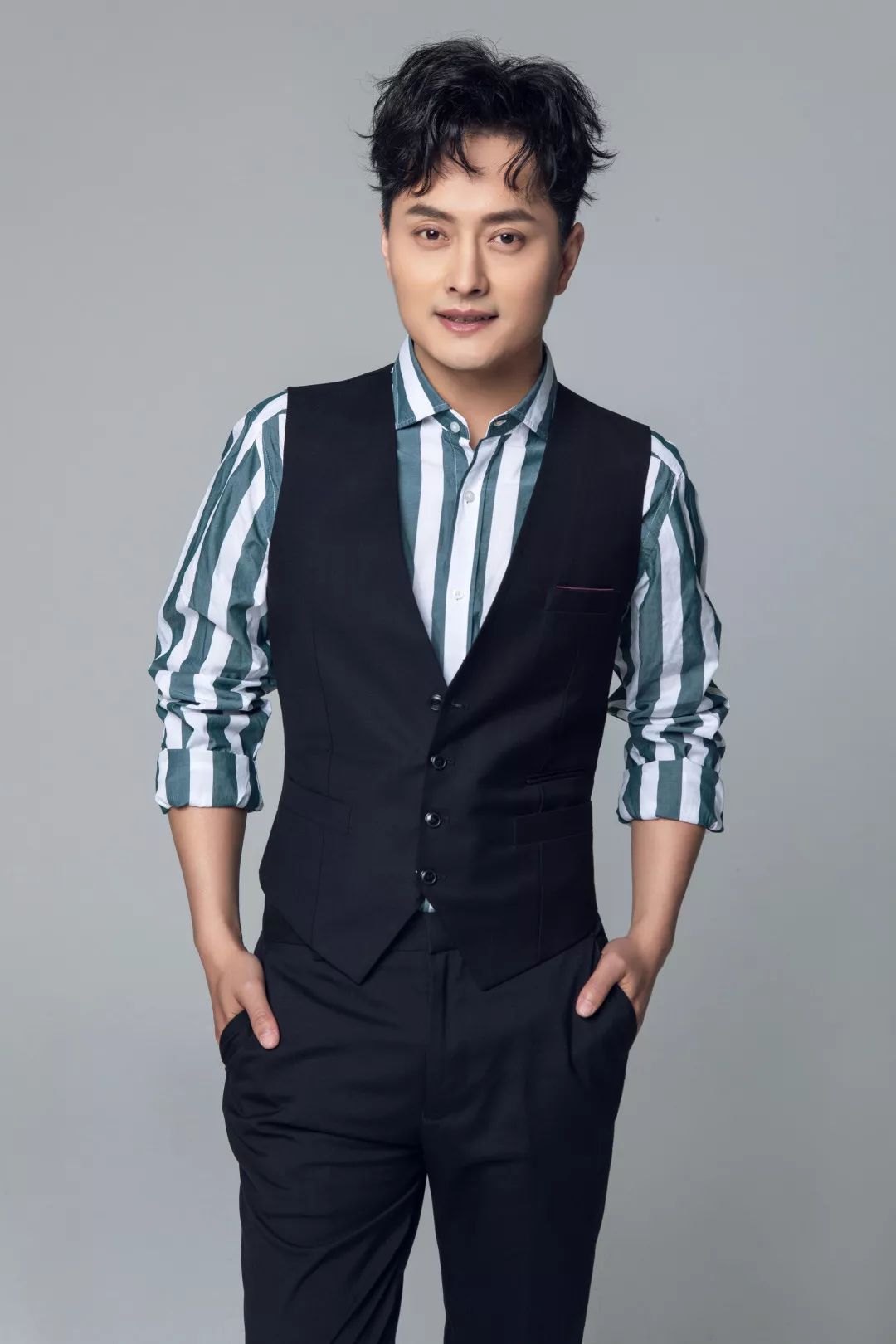Yun Fei: A famous singer who walked out of the countryside finds ...