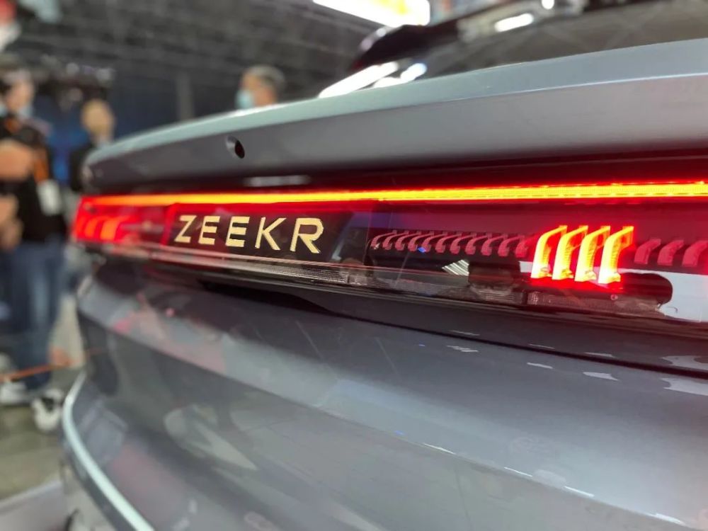 The acupuncture test only smokes, no fire, ZEEKR 001 refreshes the ...