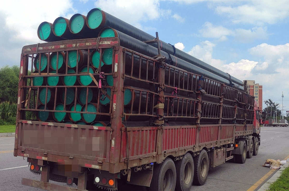 How dangerous is the transportation of steel pipes?Transporter Wang ...