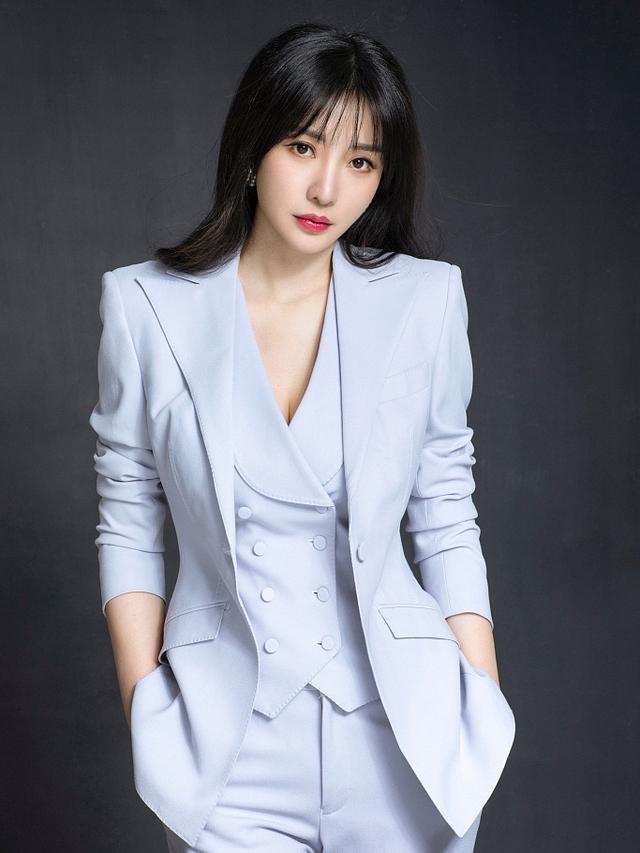 Who is the whitest among the three actresses, Liu Yan, Jing Tian, and ...