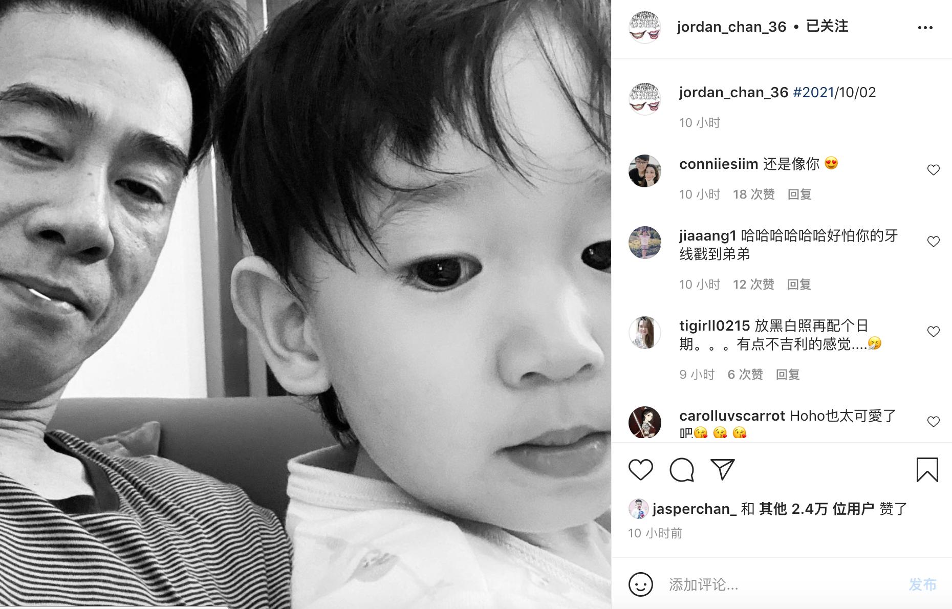 Chen Xiaochun shared a framed photo with his youngest son, HoHo has a ...