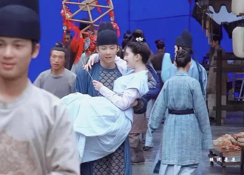 Smoking and shaking legs were criticized for collapse, Liu Yuning's ...