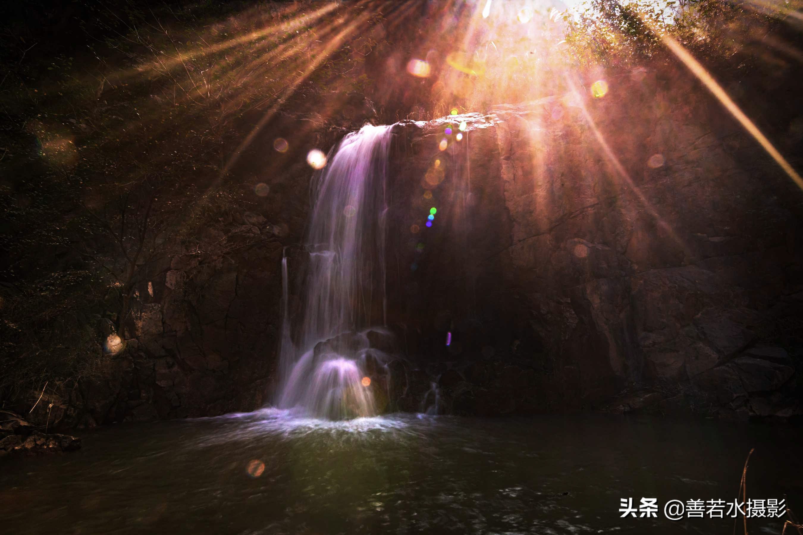 Five acres of poetic waterfall in Longxiang - iNEWS