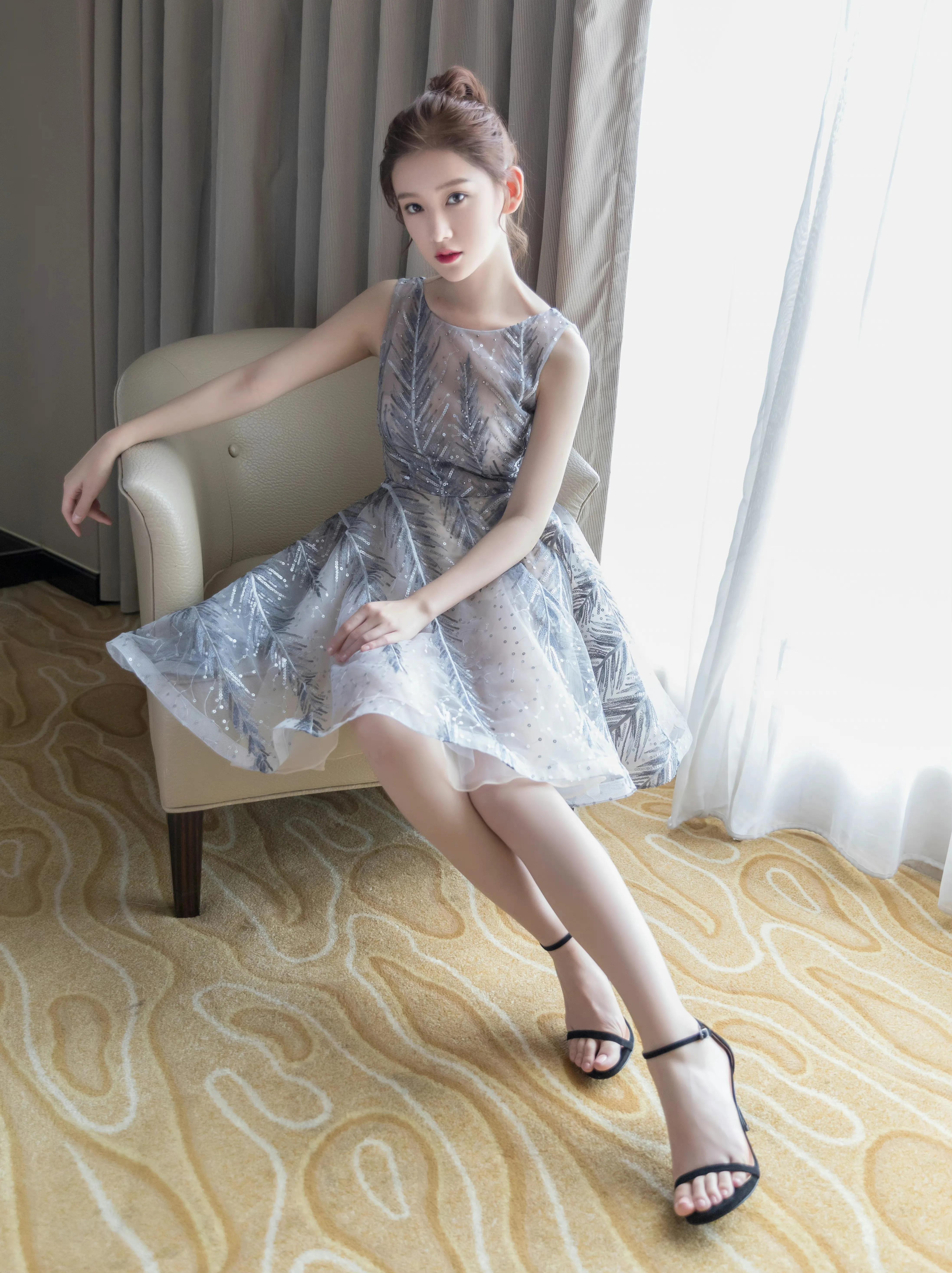 Gentle, charming, confident, free and easy Li Muchen - iNEWS