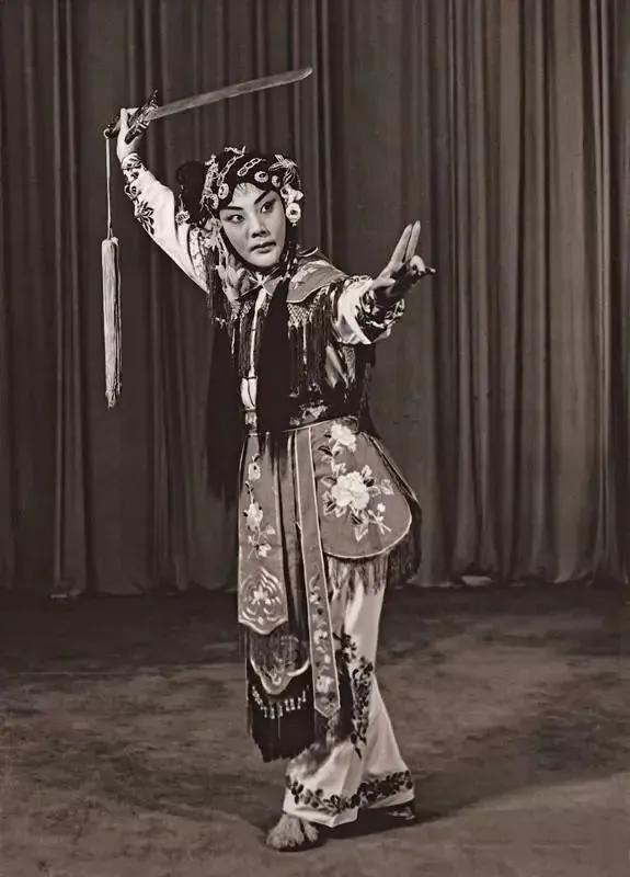 The ups and downs of the famous Peking opera artist Zhao Yanxia during ...