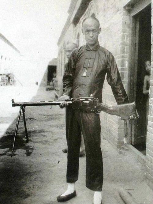 The world's first light machine gun and general machine gun, still in ...