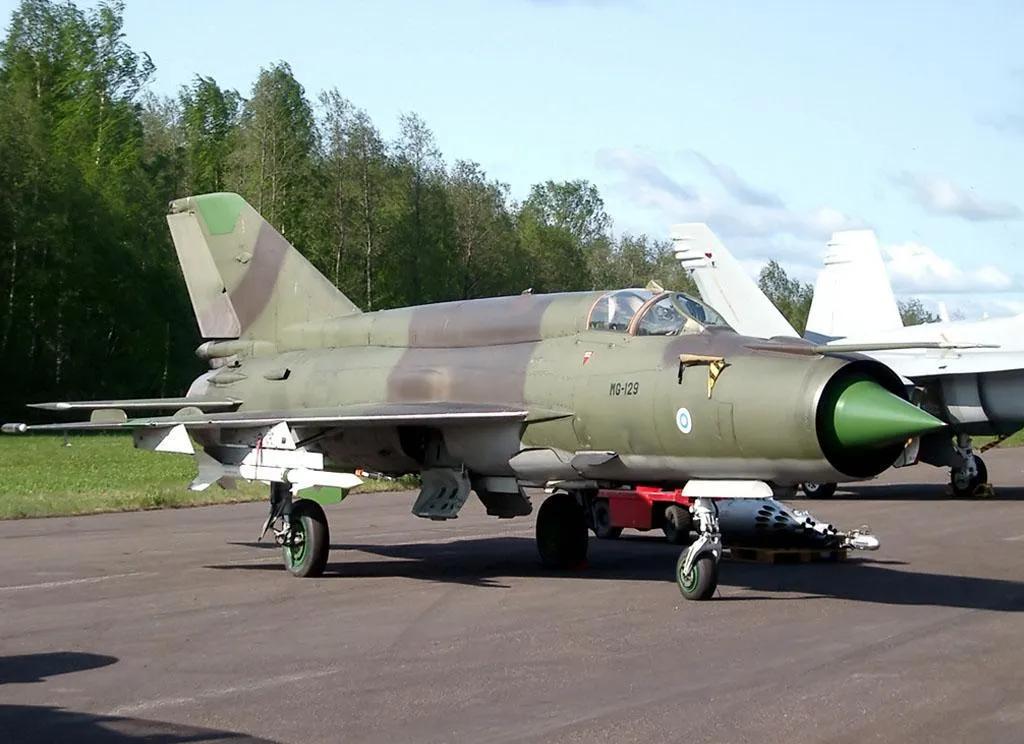 Introduction to the classic fighter: MiG 22 - iMedia